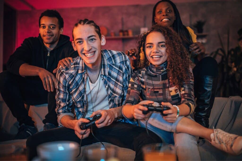 Top 20 Fun Things to Do While High With Your Pals - Old Pal